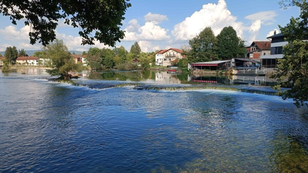 BIH: Reka Una s slapovi - Mali Nomadi